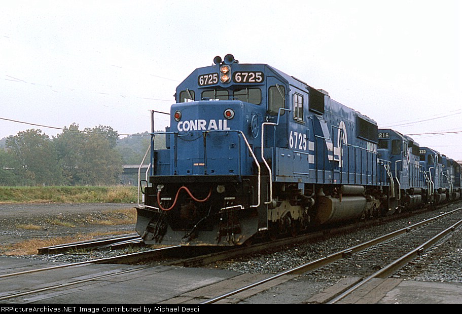 CR SD-50 #6725 leads an eastbound at CP88